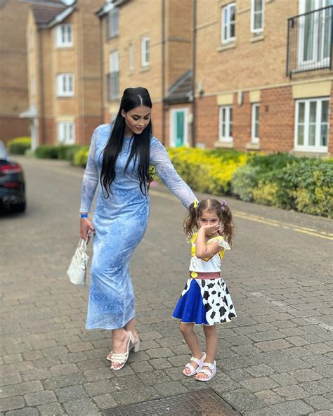 رح كون دايما سندك متل ما امي وخالتي كانو سندي💕 الله يحمي اطفالكم💕🙏