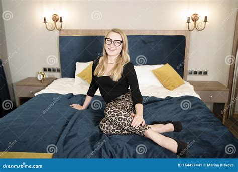 Hot Secretary Adult Girl In Evening Leopard Print Pants Waiting For