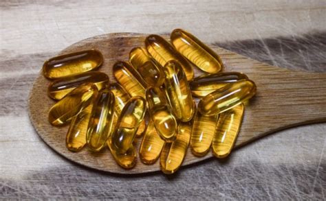 სასარგებლო საშუალება მთელი ორგანიზმისთვის თევზის ცხიმი ნატურალური პროდუქტი სხეულის