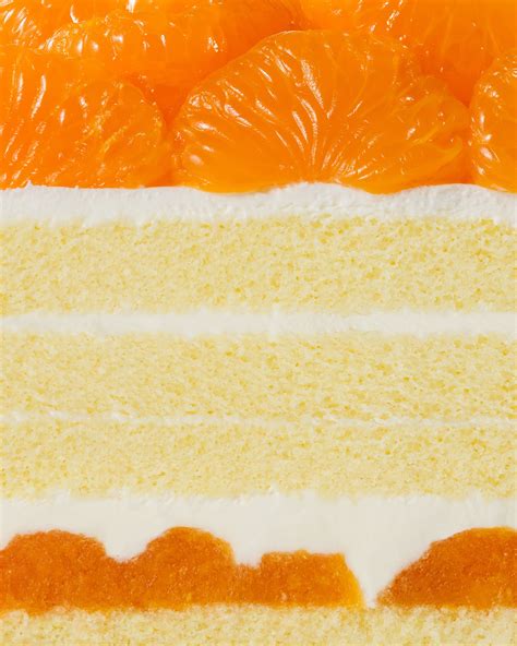 투썸플레이스 ⠀ 상큼한 쁘띠 페어링에 물드는 봄의 순간 🍊 ⠀ 금귤 생크림과 만다린 콤포트가 조화롭게 어우러진 금귤생크림쁘띠 와 허니를 더해 향긋한 허니레몬에이드 🍋