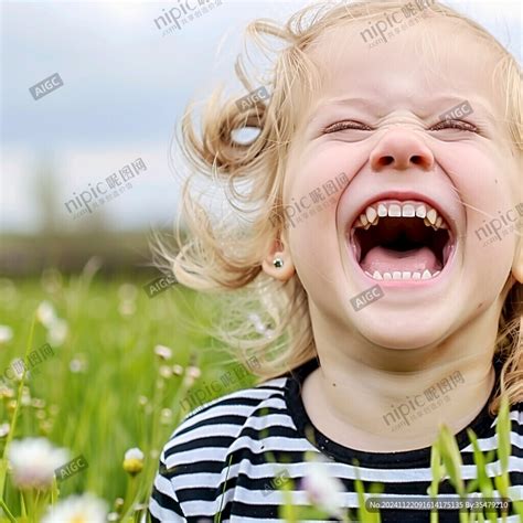 Ai创作图大笑小孩 童年的微笑 张开小嘴开怀大笑 幼儿园笑脸 张大嘴巴的小孩 儿童天真开心 开欢大笑 小孩快乐童年 偷笑的小孩 的笑声 牙牙学语微笑 开心小女孩头像 笑眯眯女孩 牙牙学语的微笑