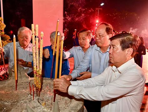 Thắp Hàng Ngàn Ngọn Nến Tri ân Các Anh Hùng Liệt Sĩ