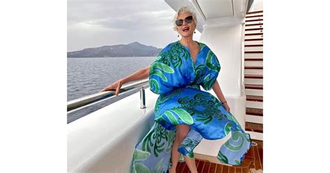 Майката на Илон Мъск обикаля гръцките острови