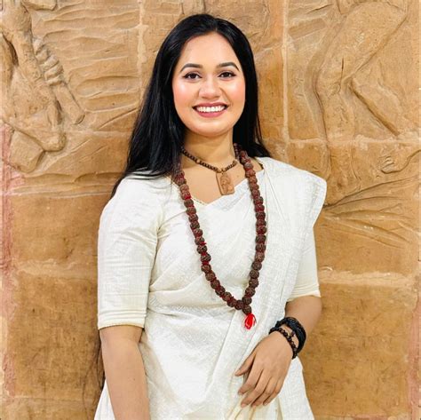 রক্তের সম্পর্কের বাহিরেও আরো কিছু সম্পর্ক থাকে। গান করতে গিয়ে আমার এই মিষ্টি ভাবির সাথে পরিচয়