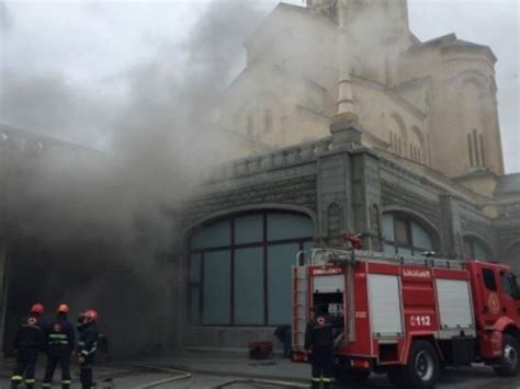 როგორ დაიკარგა ღვთისმშობლის ხატზე შეწირული სამკაულები რას აცხადებს სასულიერო პირი