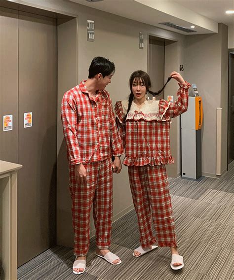Home Wear 산타 체크 커플 크리스마스 파자마 잠옷 에이블리