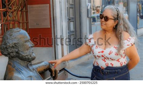 7개의 여자 아줌마 명기 로열티 프리 이미지 및 스톡 사진 Shutterstock