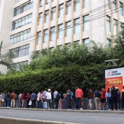 Lima Celebra A Shakira Por Su Cumplea Os Con Mensajes En Banners Por Toda La Ciudad Infobae