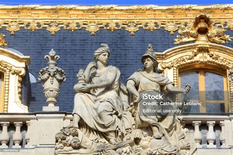 쿠르 드 마르브레 에서 건물의 지붕 베르사유 궁전 베 르 사 이유 이블린 일 드 프랑스 프랑스 유럽 0명에 대한 스톡 사진 및 기타 이미지 Istock