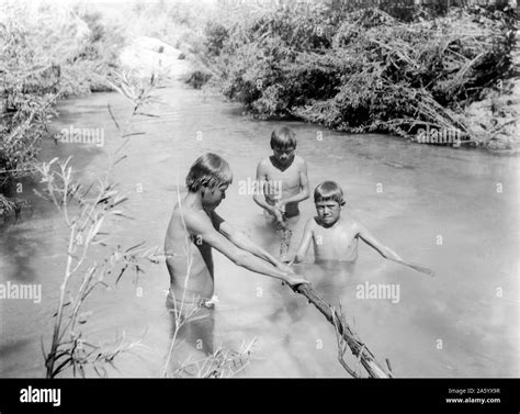 Knaben 1900 Fotos Und Bildmaterial In Hoher Auflösung Alamy