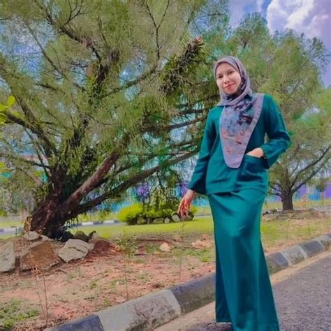 Chira Chira Azhar • Threads Say More