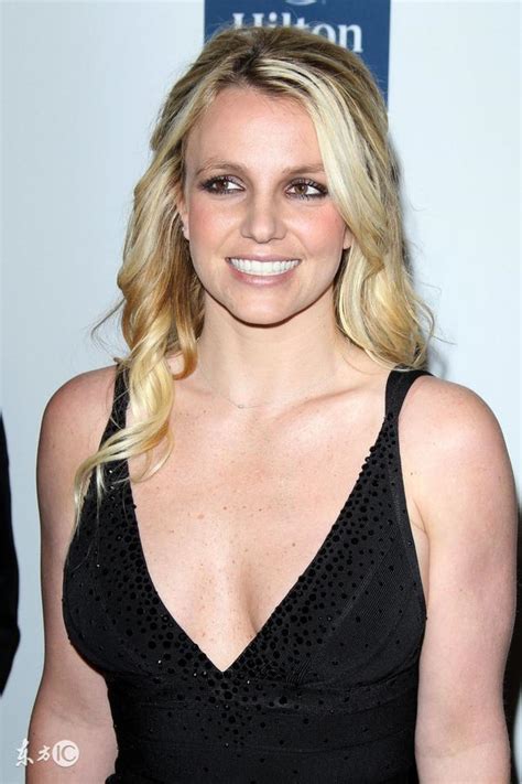 Britney Spears的身材確實好這樣的靚裝穿起來也是十分迷人 每日頭條