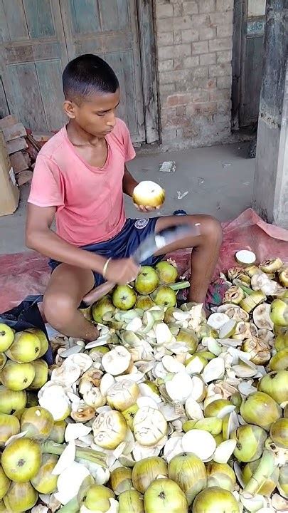 টাটকা তালের শাঁস কাটা হচ্ছে যারা যারা খাবেন সমুদ্রগড় বাজারে চলে এসোshorts Youtube Video Short