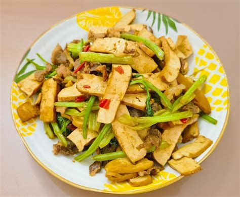 【芹菜香干炒肉片的做法步骤图，怎么做好吃】chijl下厨房