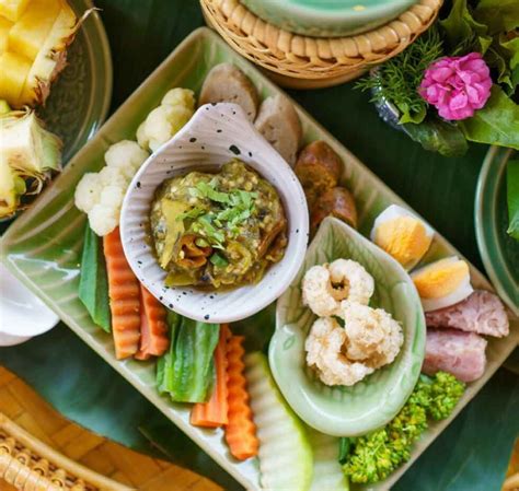 อาหารประจําภาคเหนือ 10 อย่างยอดนิยม Toke Tong โตกตอง อาหารเหนือ ร้านอาหารเชียงราย