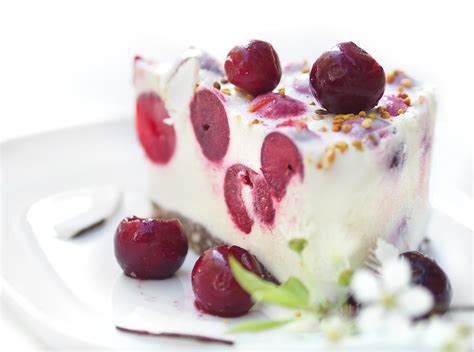 Торта с вишни Кукуряк