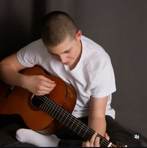 Уроки гри на ГІТАРІ та УКУЛЕЛІ Репетитори Житомир на Olx