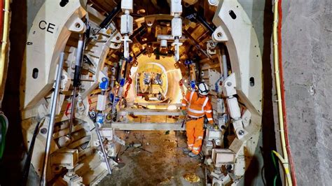First Cross Passage Completed In Hs2s Chiltern Tunnels