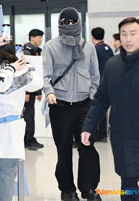 세븐틴 민규 모델 뺨치는 기럭지 [포토엔hd] 뉴스인코리아