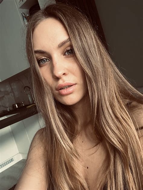 Attractive Onlyfans Doll Mencia Francis Poses In Her Sexy Solo Compilation R18hub