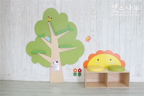 어린이집도서관유치원도서공간도서실도서실환경구성도서관책장유아책꽂이책장전면책진열대책진열대나무장식소파책꽂이벤치앤스나무도서영역환경구성원목가구 네이버 블로그
