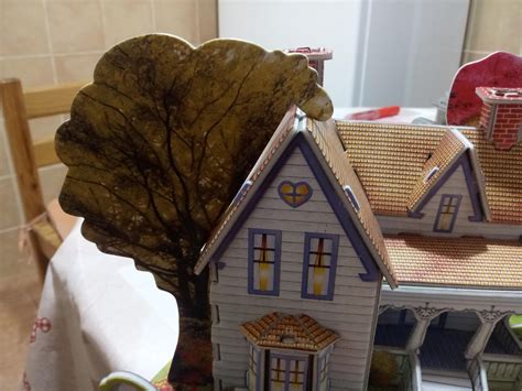 the tree doesn t align properly with this house model r mildlyinfuriating