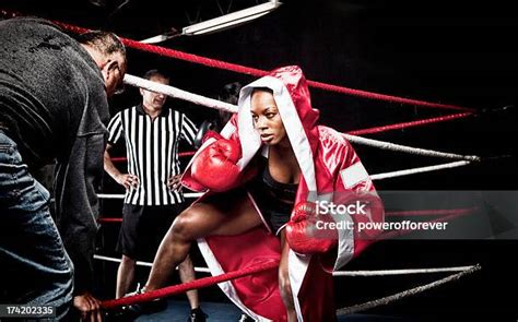 여성 Boxer 입력하여 링형 정 보 권투 스포츠에 대한 스톡 사진 및 기타 이미지 권투 스포츠 여자 권투 선수 가운