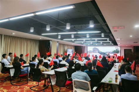 天朝上品集中收看庆祝中国共产党成立100周年大会直播 天朝上品 · 给世界一瓶好酒