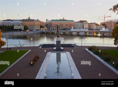 Sun Singer Solsangaren 1926 Bronze Statue Of Greek God Apollo By Carl