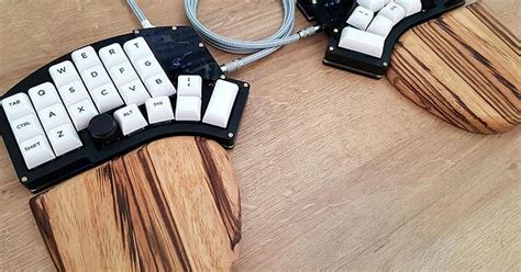 Tourists Kyria Split Keyboard Album On Imgur