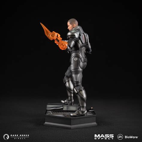 Slideshow Mass Effect Commander John Shepard 16 Scale Statue Photo