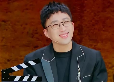 Yu Zheng Denied That He Ever Wore Fitness Pants To Perform In A Show And Was Dubbed By Netizens