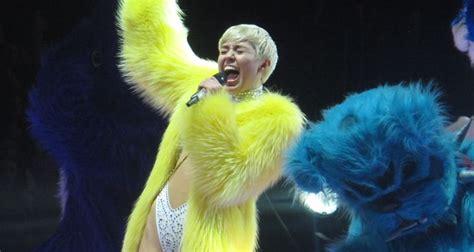 Miley Cyrus Bangerz Tour Grossed 63m She Didnt See A Dime