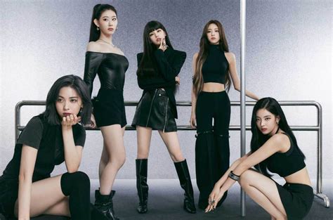 Itzy Mammoth Wvh Tomorrow X Together Hit Top 10 On Album Sales Chart