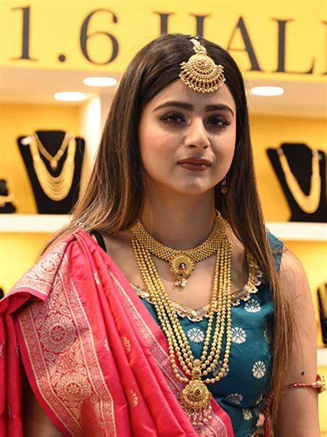 छठ पूजा के तीसरे दिन Up में सोना महंगा जानें बिहार में आज का Gold रेट