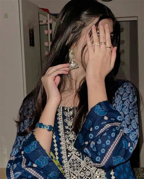 Hidden Face Girl Dp Ideas Cute Attitude Mirror Selfie Poses