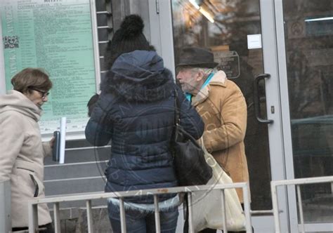 Йоло Денев навлече тежък кожух