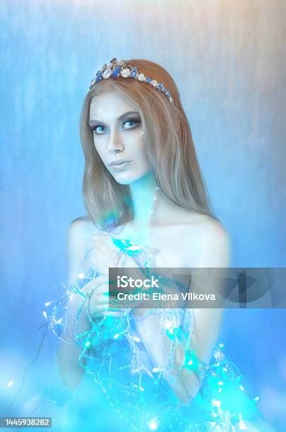 Красивая Девушка В Короне Из Камней С Новогодними Украшениями На Синем
