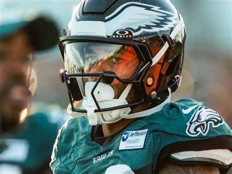 Weve Been Fleeced Nfl Fans Explode As Eagles Shuffle Reserve