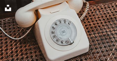 흰색과 베이지색 회전식 전화기 사진 Unsplash의 무료 회색 이미지