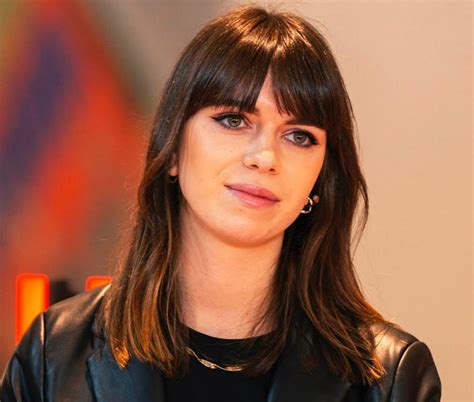 Elsa Alm Lo Bianca Borde Prata Med De Anställda På Intimissimi