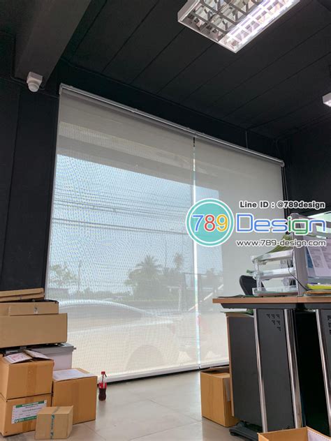 ผลงานลูกค้า ผลงานลูกค้า ติดตั้งม่านม้วนแอร์ Daikn พระราม5 ร้าน 789 Design รับออกแบบติดตั้ง