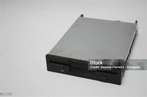 플로피 디스크 리더 메모리 카드 리더 컴퓨터 부품 빈 공간이있는 흰색 배경유지 보수 0명에 대한 스톡 사진 및 기타 이미지