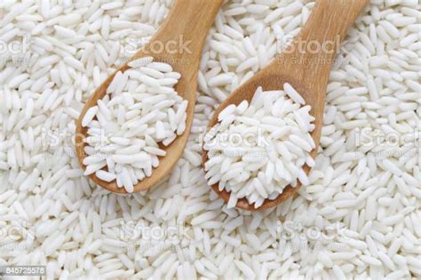 나무로 되는 숟가락 찹쌀 또는 찹쌀 디자인 자연 식품 개념에 대 한 유기 흰 쌀 0명에 대한 스톡 사진 및 기타 이미지 0명 개념 나무 숟가락 Istock