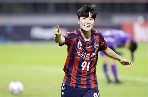 여자축구가 뜨는구나 마침내