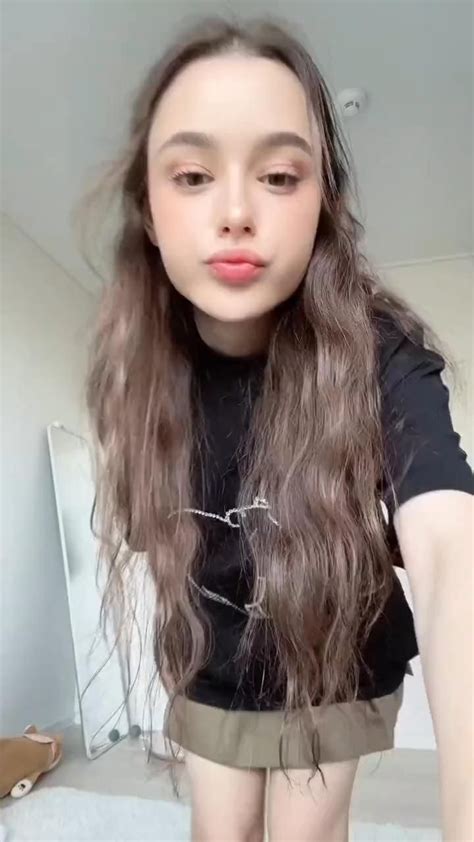 Pin On Dasha Taran Video Pretty Brunette Cute Beauty Blonde Beauty