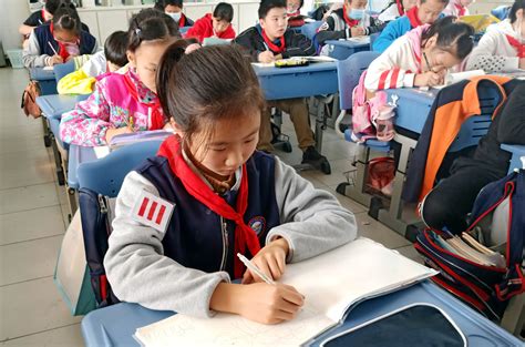 苏州：垃圾分类主题绘画 倡导绿色环保理念 搜狐大视野 搜狐新闻