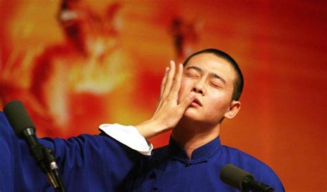 栾云平台上砸挂何云伟粉丝听了很解气郭德纲觉得这爱徒没白疼 相声 师父 经典