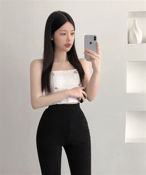 최저가섹시유니크 무아 체인 어깨끈 금장 버튼 트위드 탑 크롭 나시 에이블리