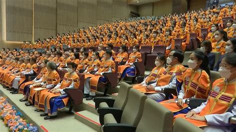 ข่าวพลเอก สุรยุทธ์ จุลานนท์ ประธานองคมนตรี เป็นผู้แทนพระองค์ไปมอบปริญญาบัตรแก่ผู้สำเร็จการศึกษา